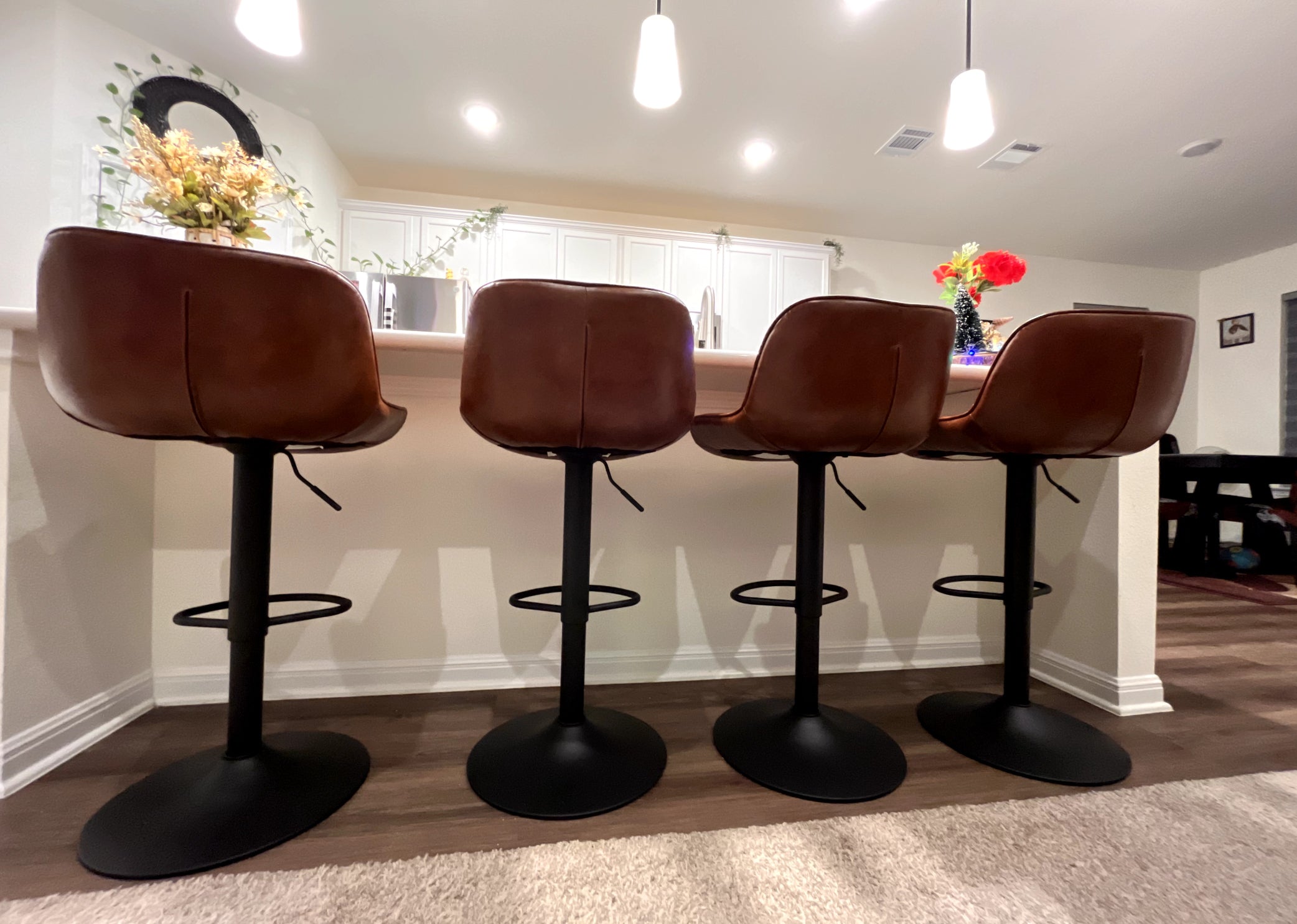 Maximizing Style in a Long and Narrow Dining Room: Elevate with Adjust