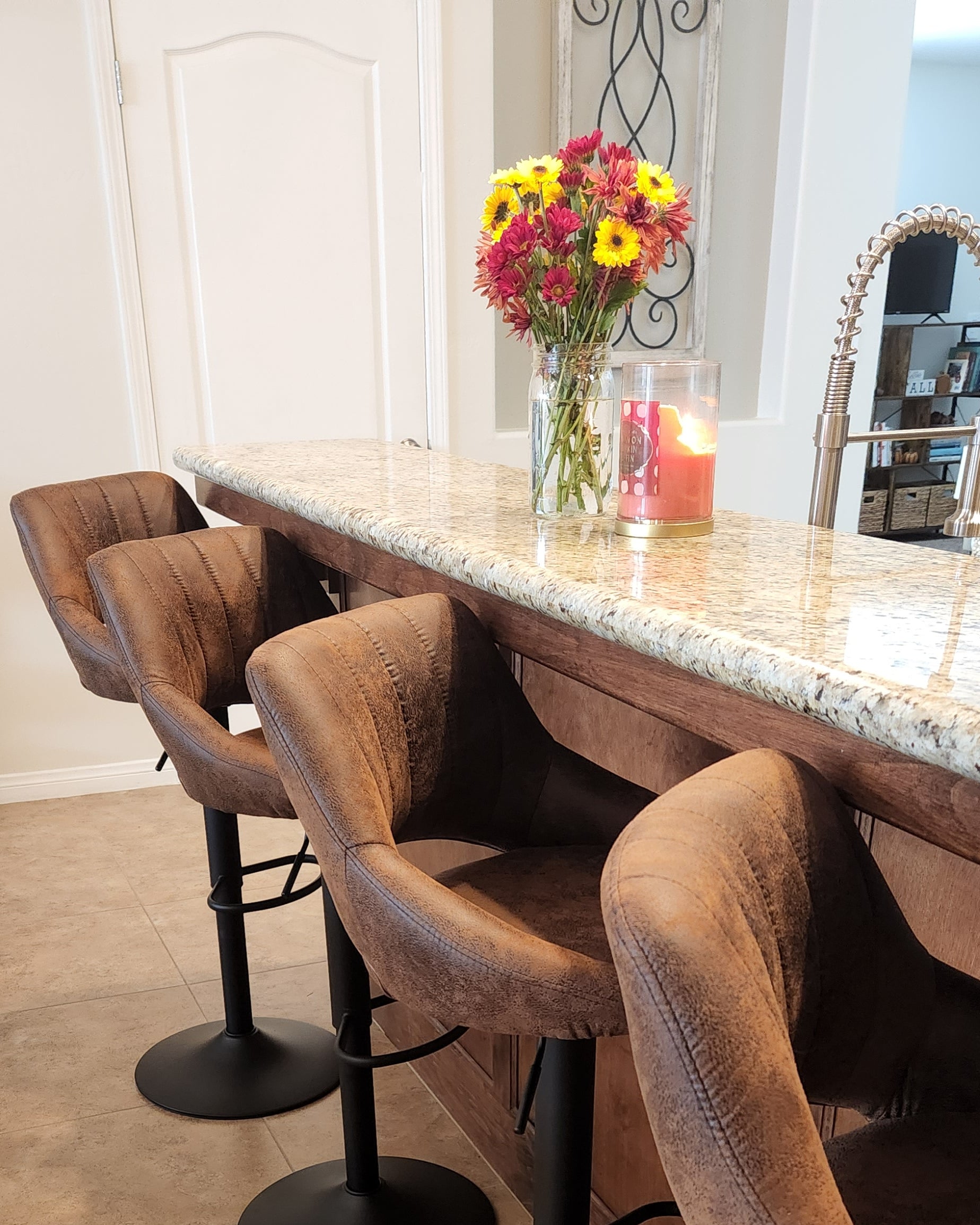 How to Create a Charming Home Bar that's Perfect for Any Gathering